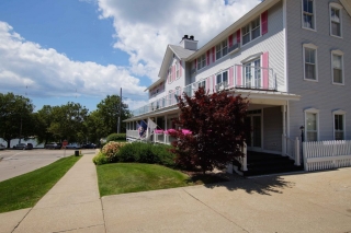 Outside & Inside Gallery – Harbor House Inn