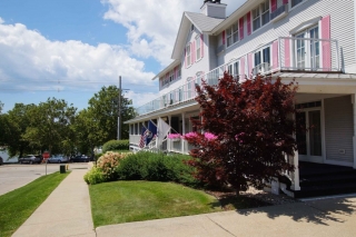 Outside & Inside Gallery – Harbor House Inn