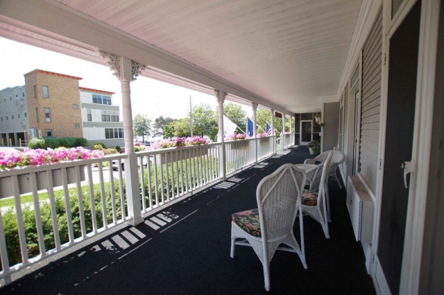 Outside & Inside Gallery – Harbor House Inn